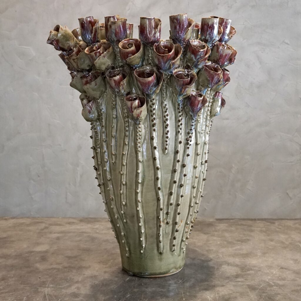 Giant Rose Vase – Heliconia Bangkok